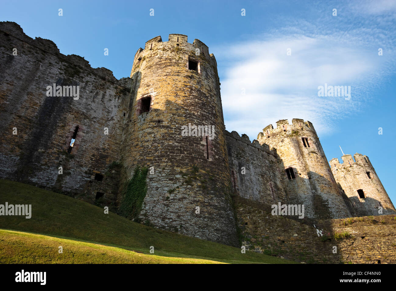English castle towers hi-res stock photography and images - Alamy