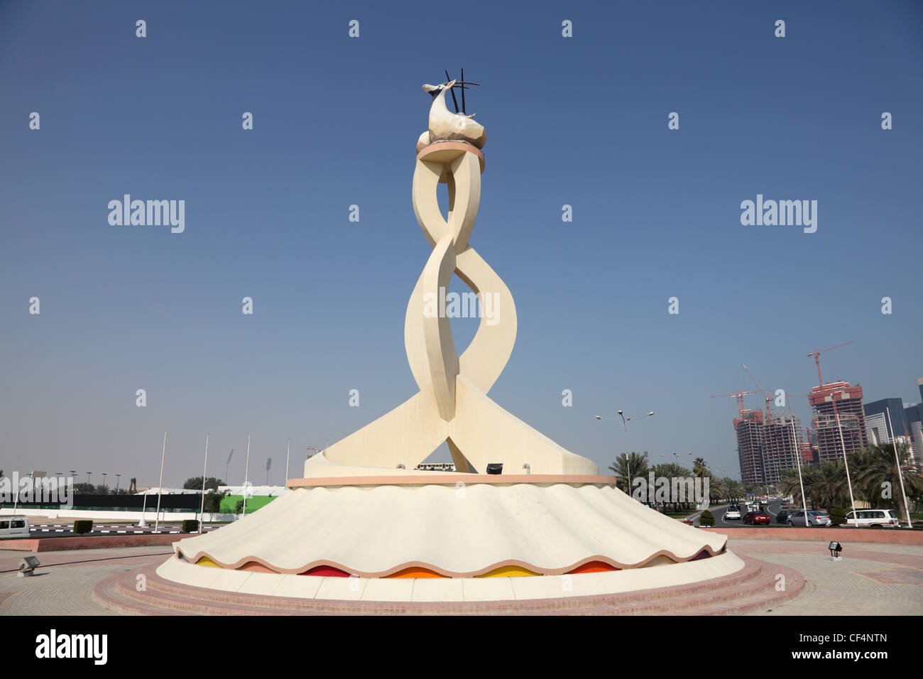 Arabian Oryx statue at a roundabout in Doha, Qatar Stock Photo - Alamy