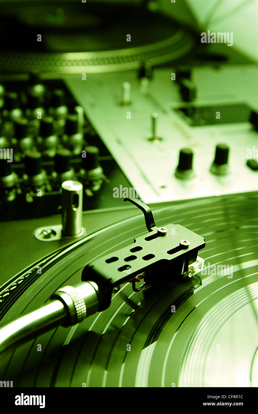 Close shot of top class vinyl equipment for a hip-hop scratch dj Stock ...