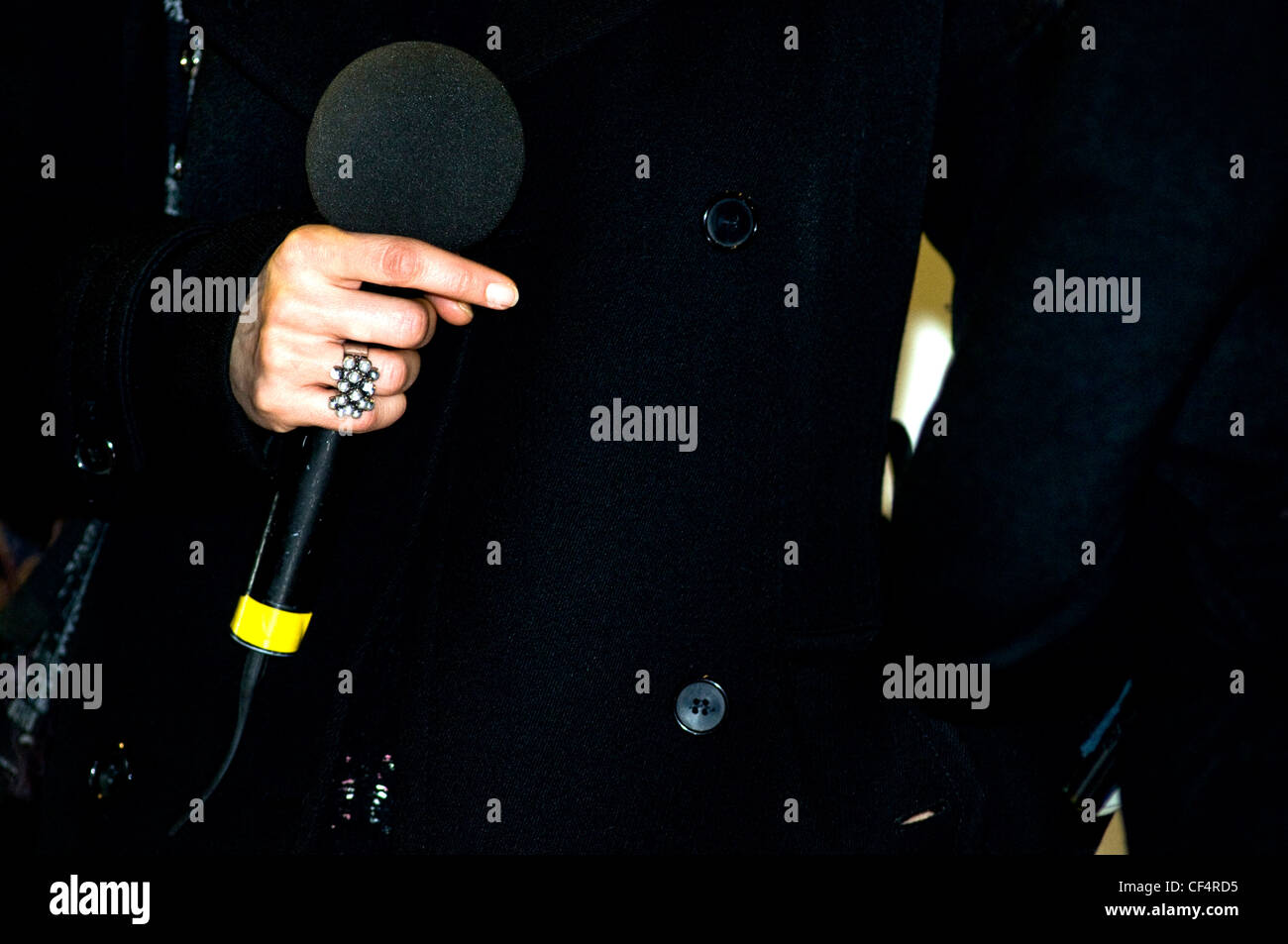 Female journalist hi-res stock photography and images - Alamy