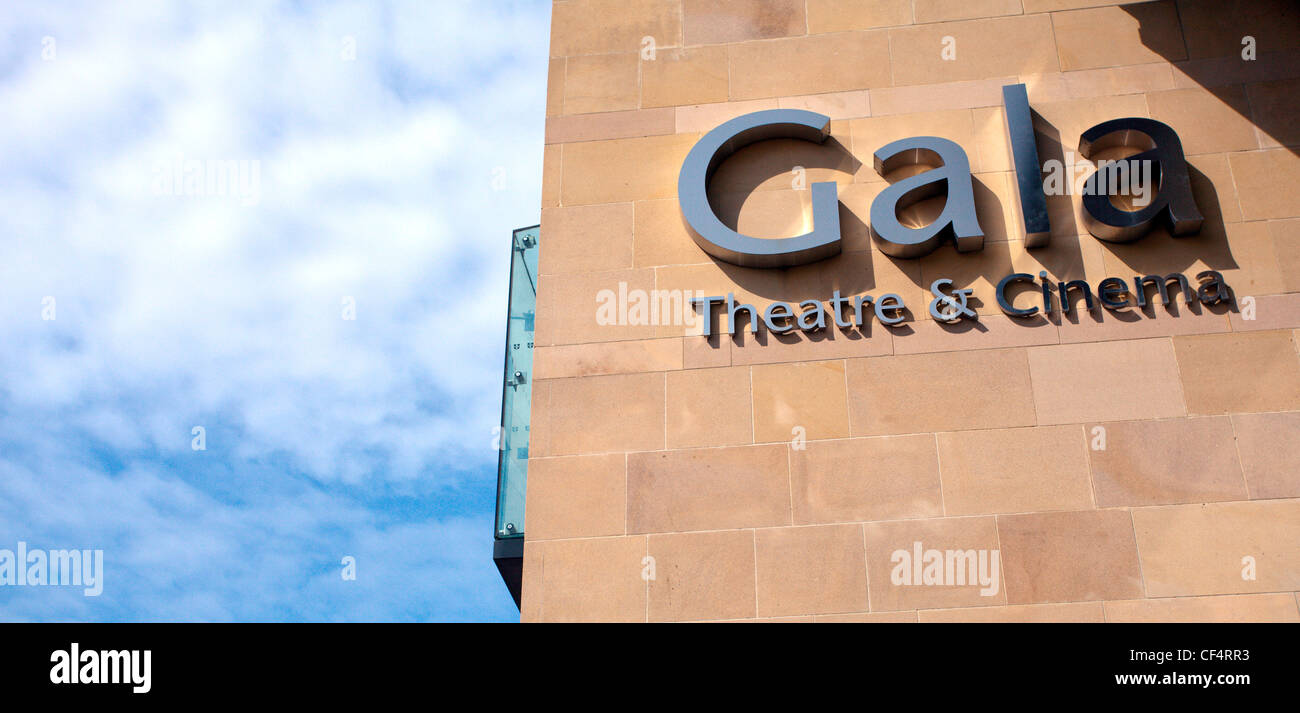 Cinema film exterior sign hi-res stock photography and images - Alamy