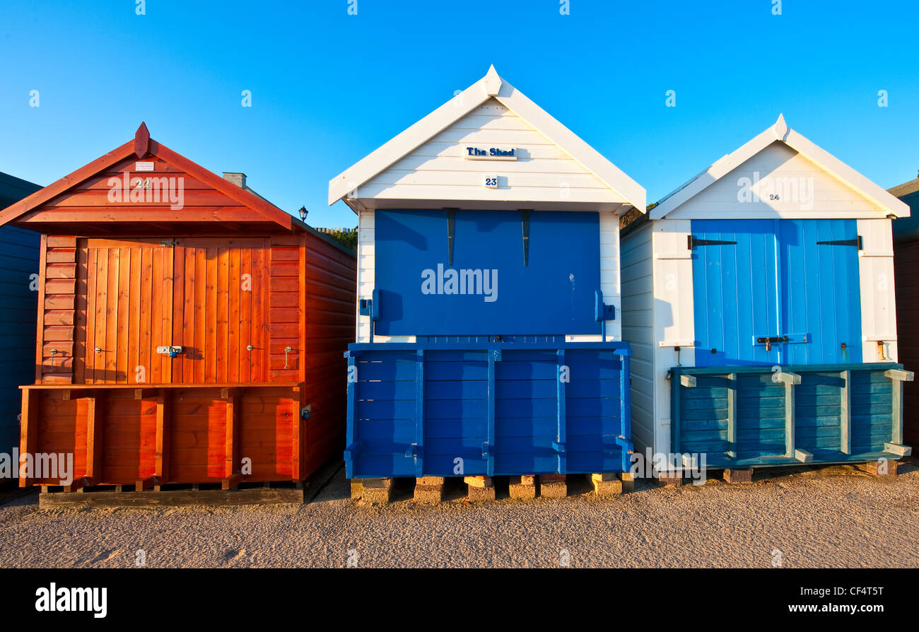 Winter season uk beach hut scene hi-res stock photography and images ...