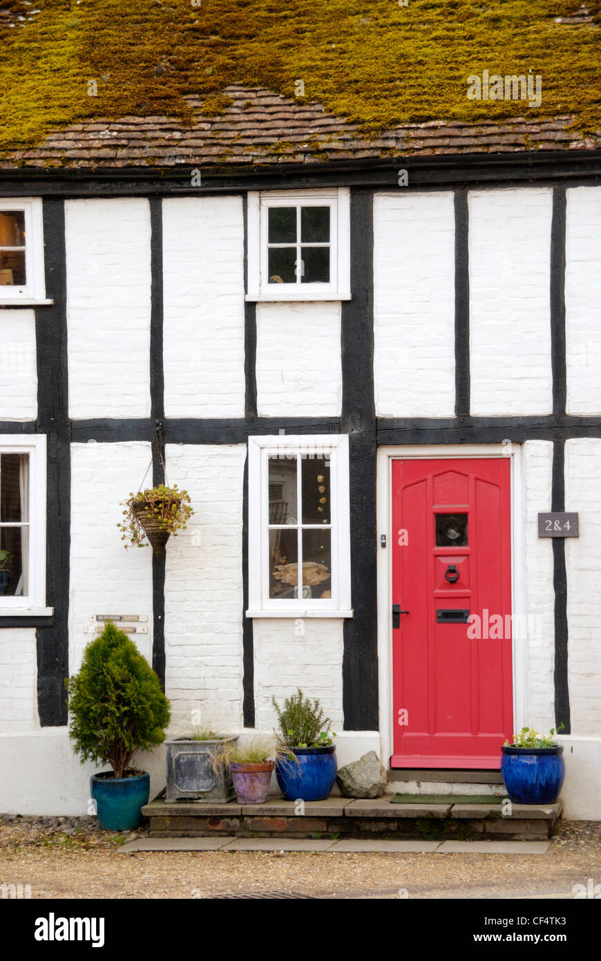 Half timbered cottage hi-res stock photography and images - Alamy