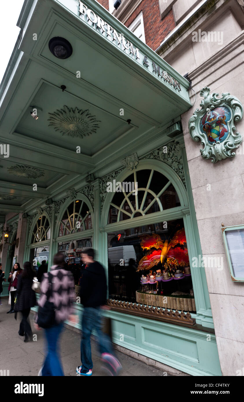 English store hi-res stock photography and images - Alamy