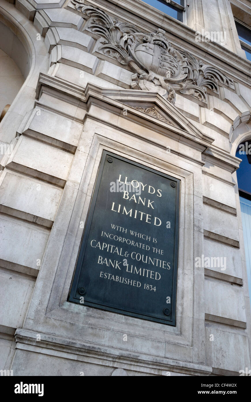 Bank exterior traditional bank office building hi-res stock photography ...