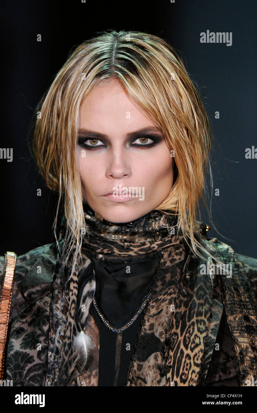 Roberto cavalli look hi-res stock photography and images - Alamy