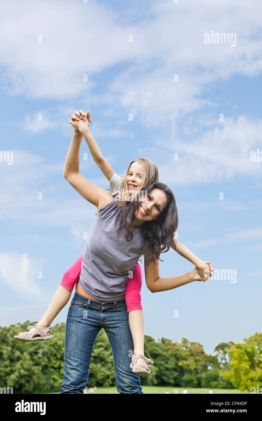 Parents giving piggy back children hi-res stock photography and images ...