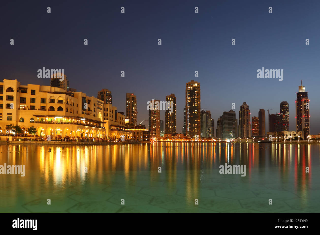 Dubai night time hi-res stock photography and images - Alamy