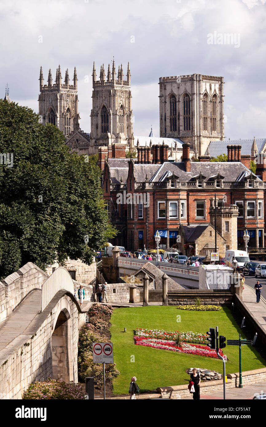 Medieval city walls york hi-res stock photography and images - Alamy