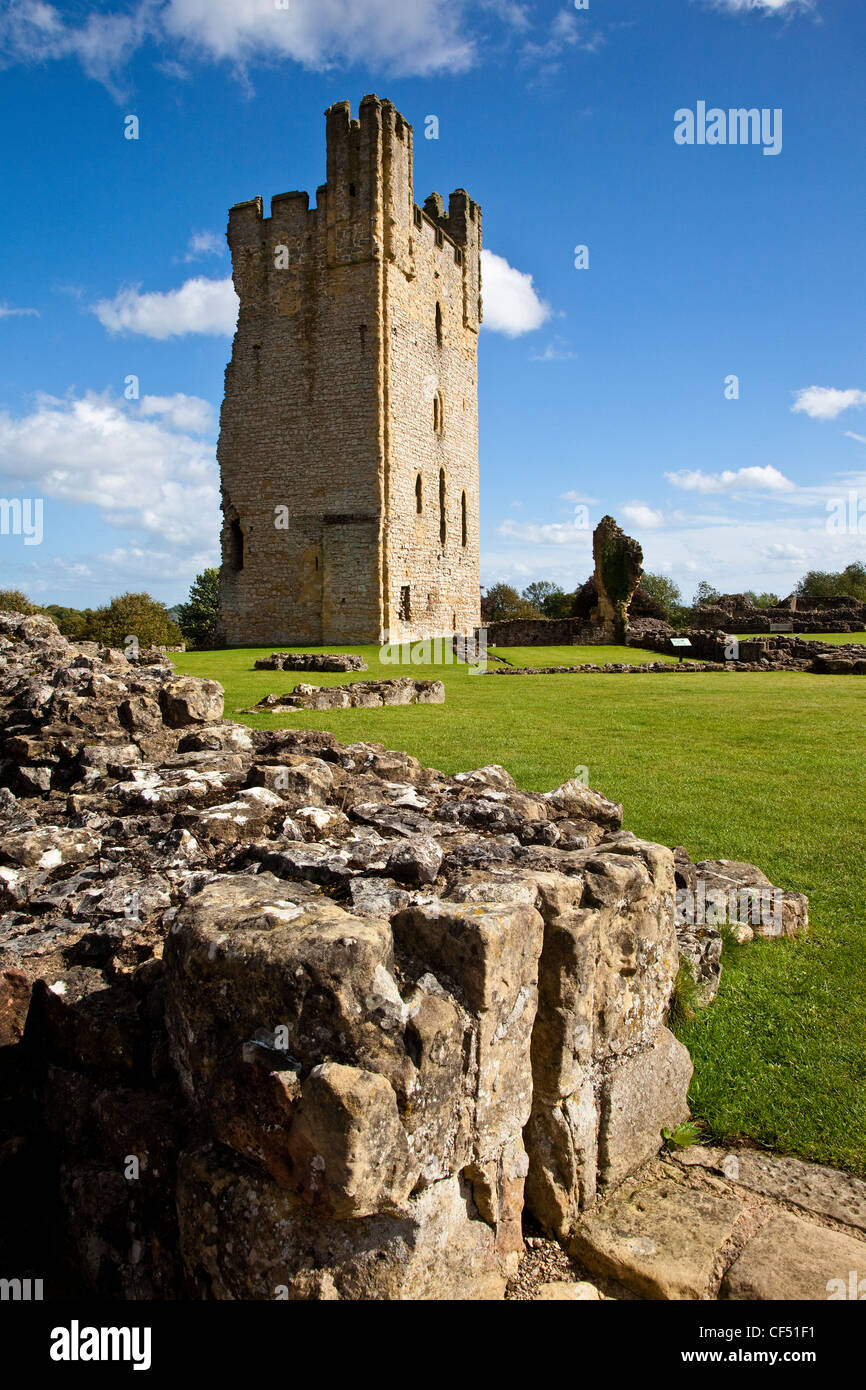 The ruins of the medieval Helmsley Castle Stock Photo - Alamy