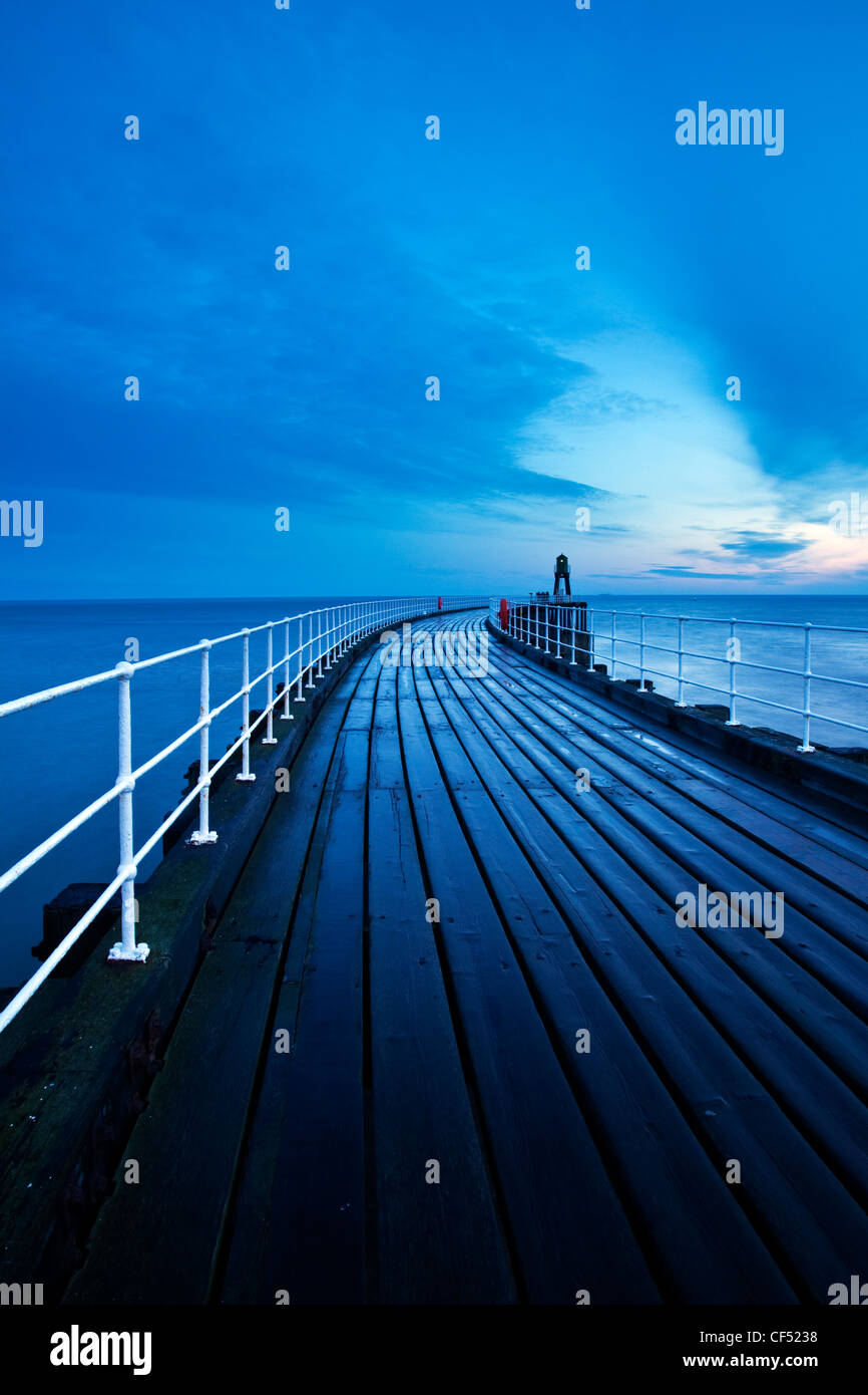 Whitby west pier hi-res stock photography and images - Alamy