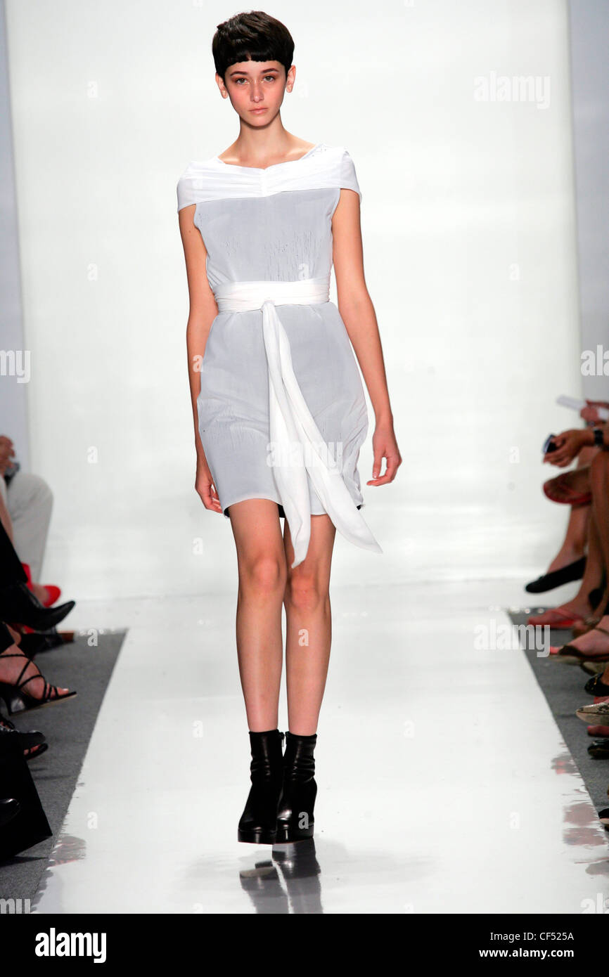 Alice Roi New York Ready to Wear Spring Summer Model Cecilia Mendez ...