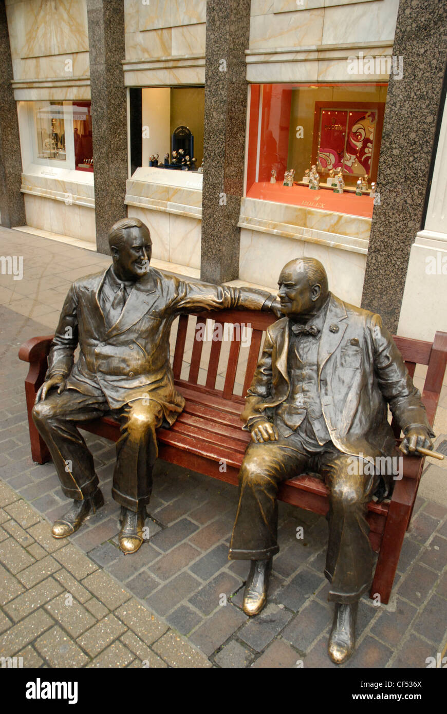 Statues of Churchill and Roosevelt sitting on a bench in Old Bond ...