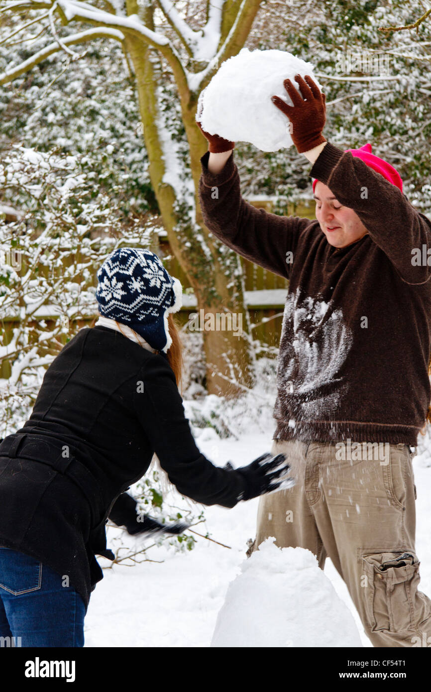 Building a snowman england hi-res stock photography and images - Alamy