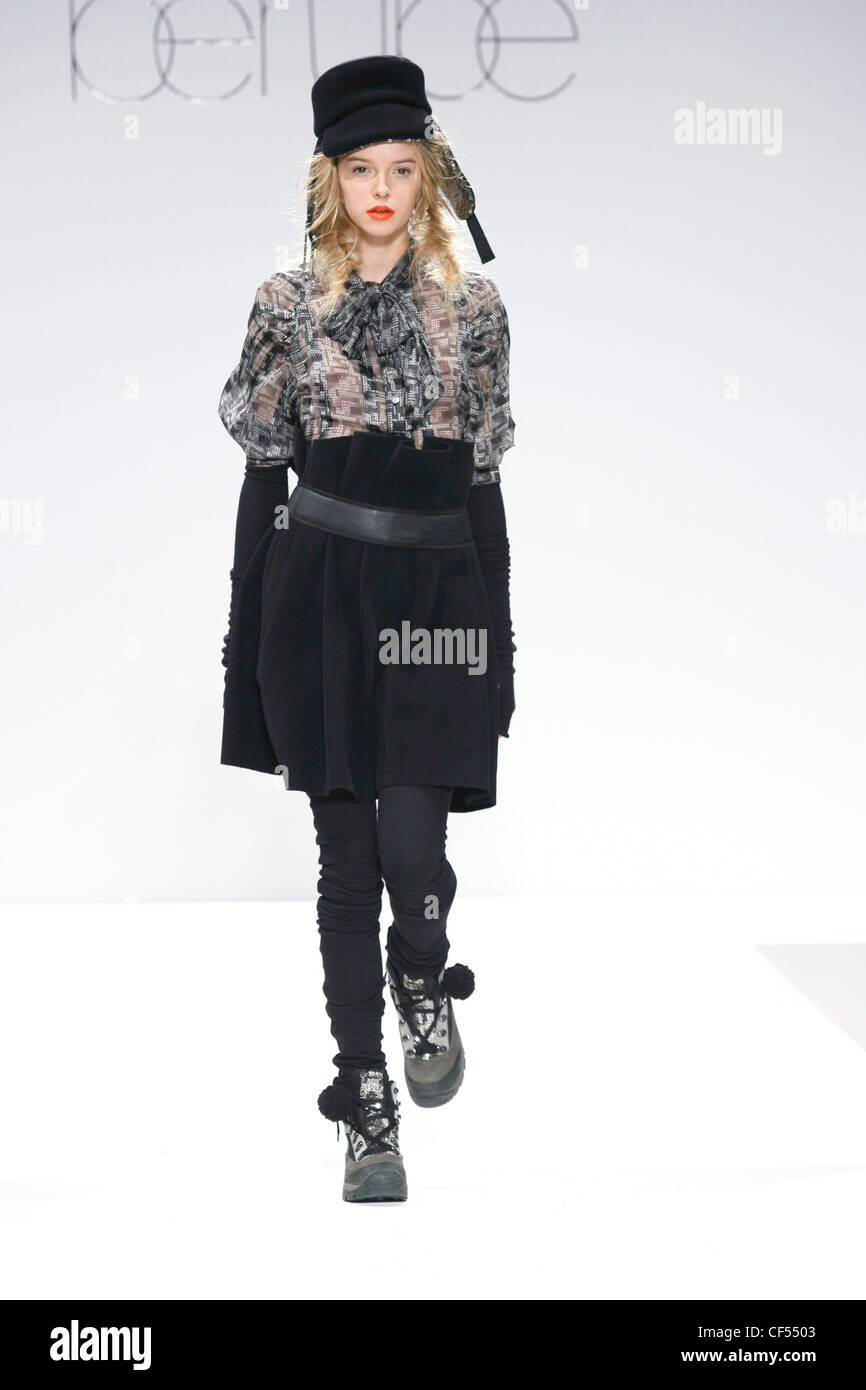 Berube London Ready to Wear Autumn Winter Model long blonde hair ...