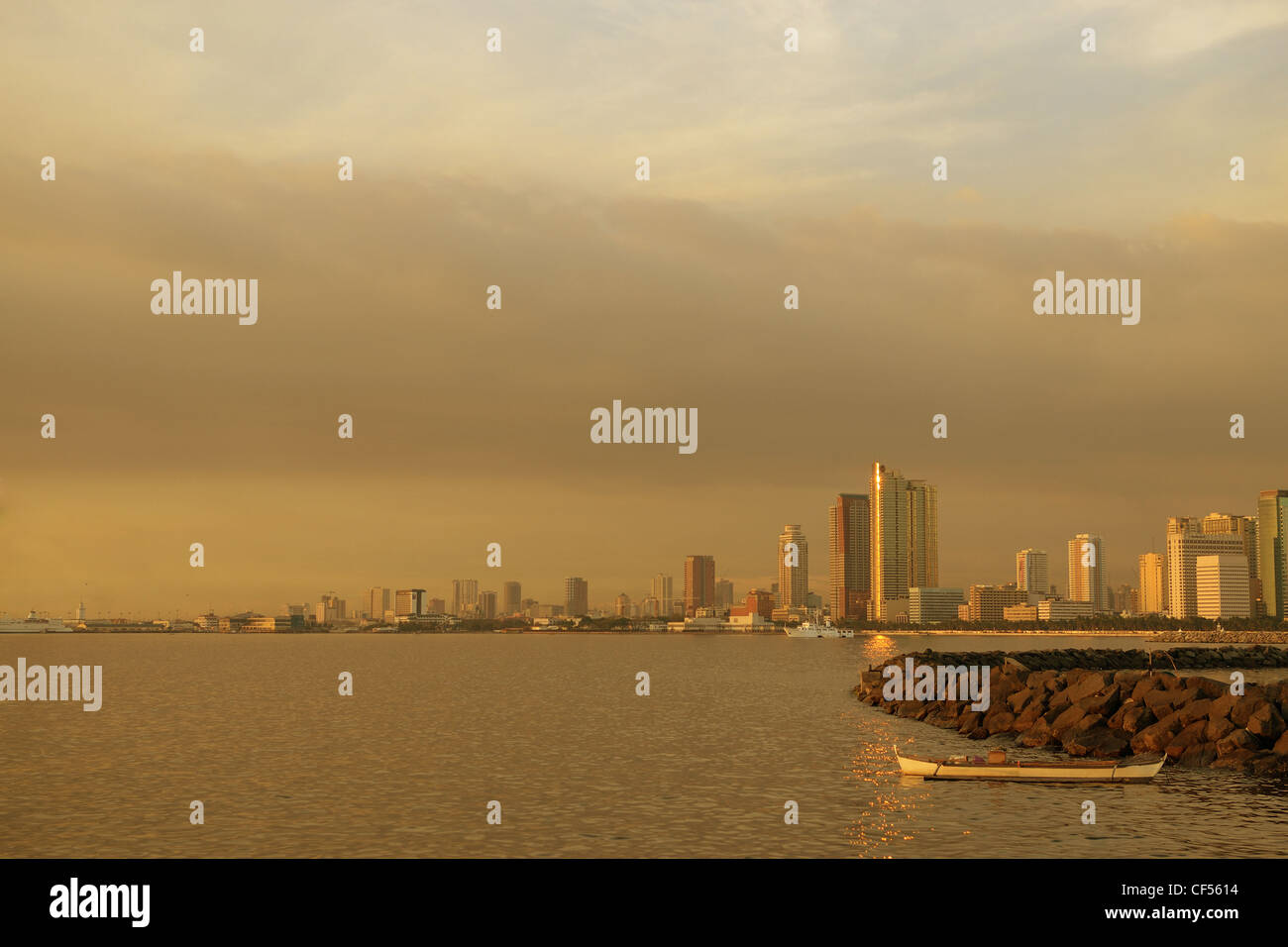 Manila Philippines, city skyline view from manila bay Stock Photo - Alamy