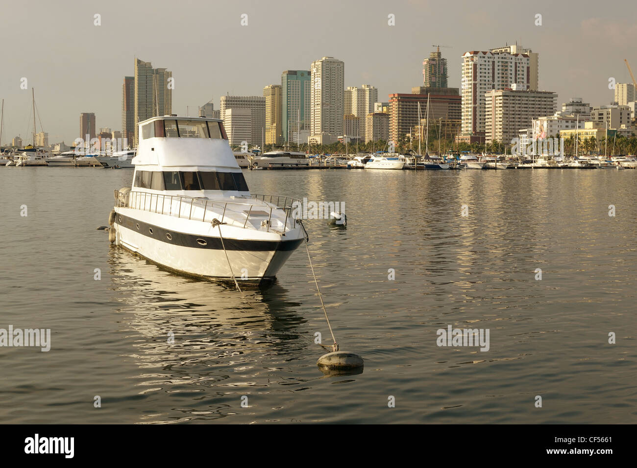 docked luxury boat with city skyline in the background Stock Photo - Alamy