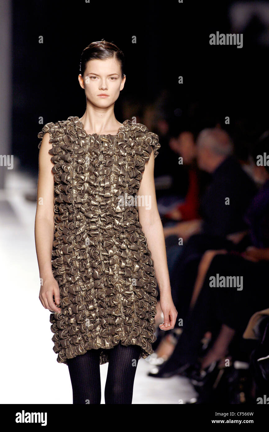 Ysl catwalk hi-res stock photography and images - Alamy