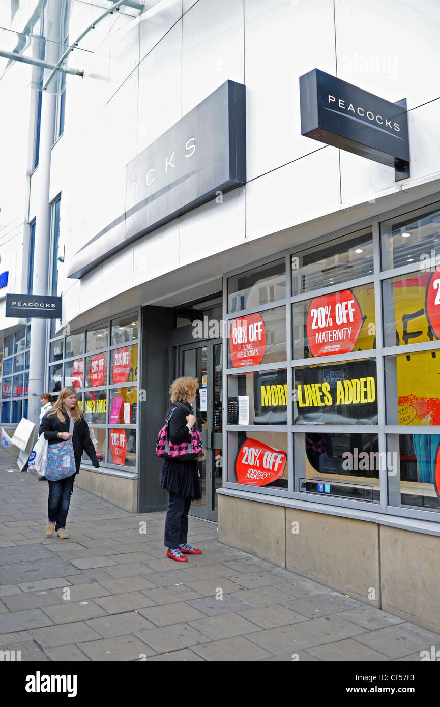 Peacocks store closing down hi-res stock photography and images - Alamy