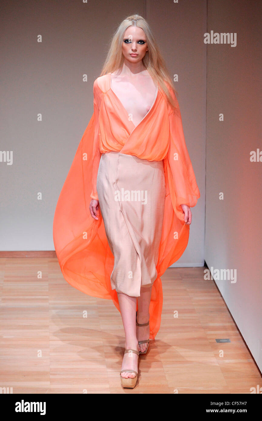 Anne Valerie Hash Paris Ready to WearSpringSummer 2012 Stock Photo - Alamy