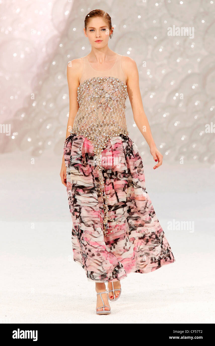 Chanel fashion show 2012 hi-res stock photography and images - Alamy