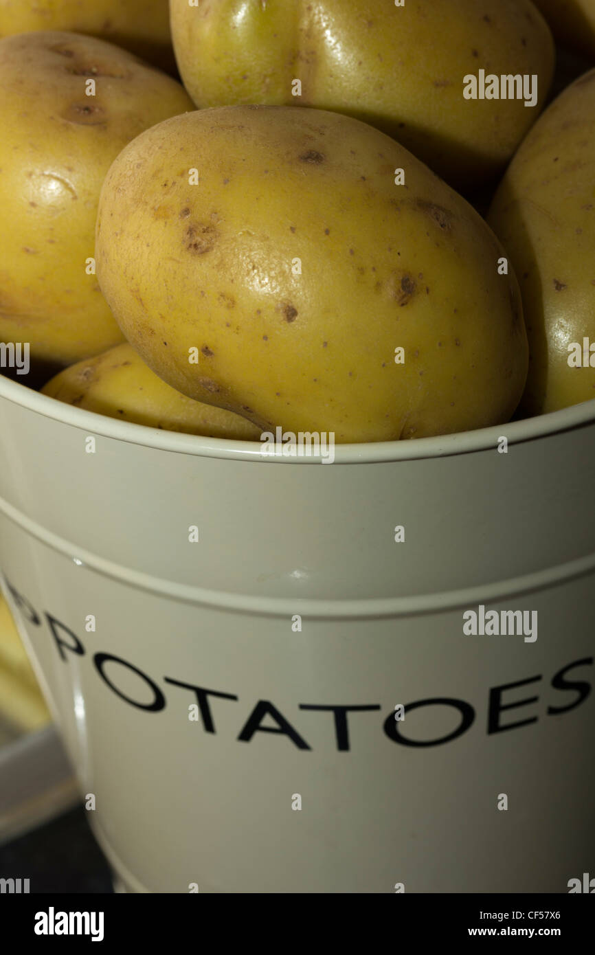 A bucket of Potatoes Stock Photo - Alamy