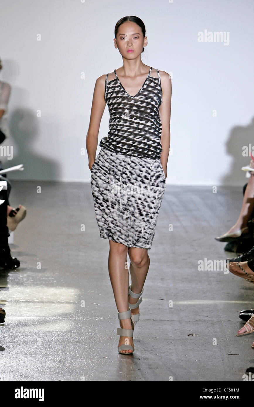 New York Ready to Wear Spring Summer Model black hair off face wearing ...