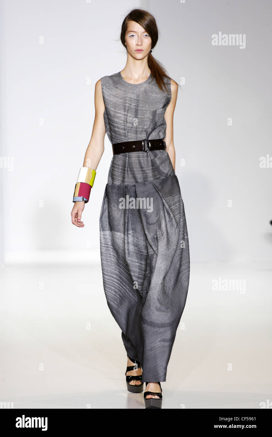 Marni Milan Ready to Wear Spring Summer Brunette female model with hair ...
