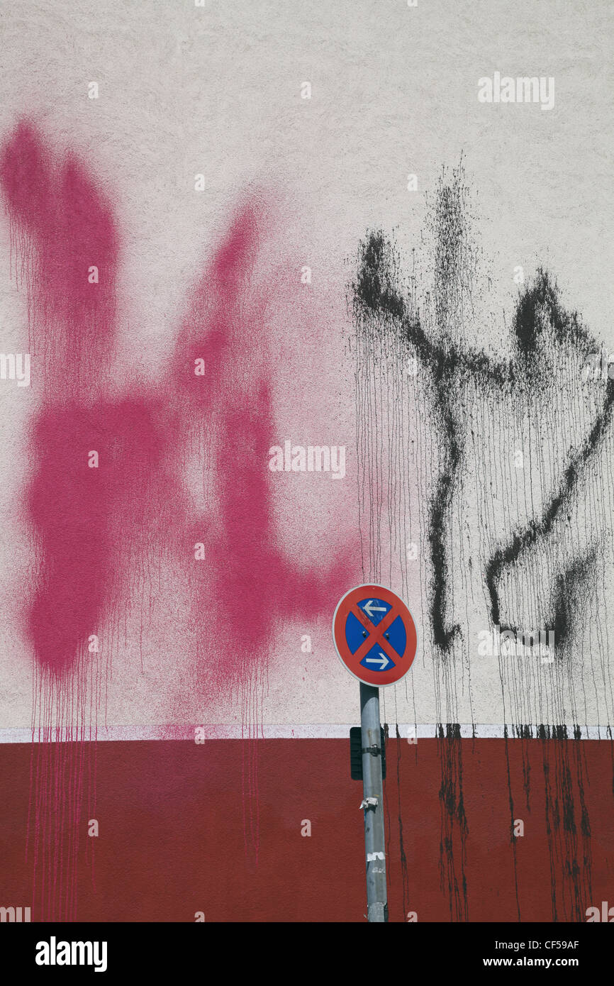 Graffiti warning sign hi-res stock photography and images - Alamy