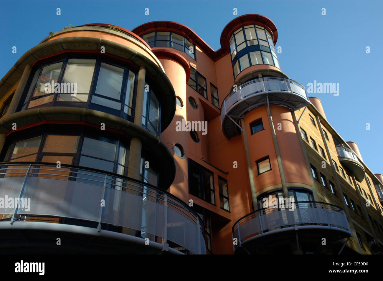 Modern wharf hi-res stock photography and images - Alamy