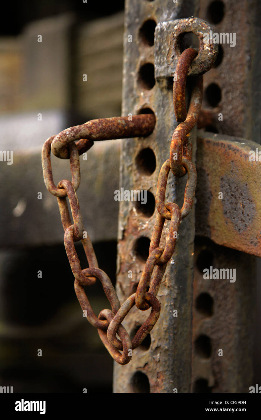 Length of old rusty chain Stock Photo - Alamy