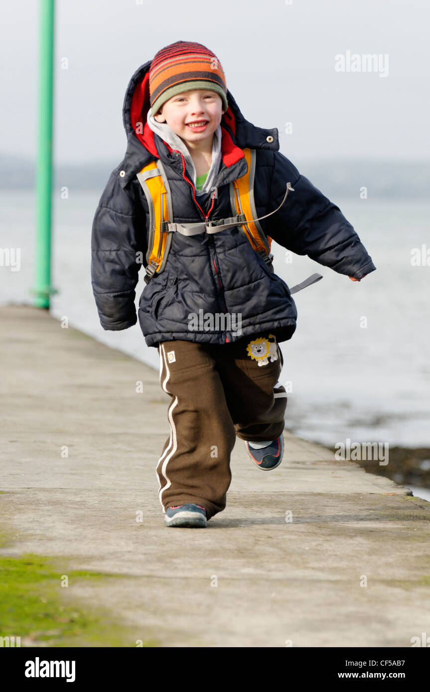 Boy running on jetty at the sea hi-res stock photography and images - Alamy