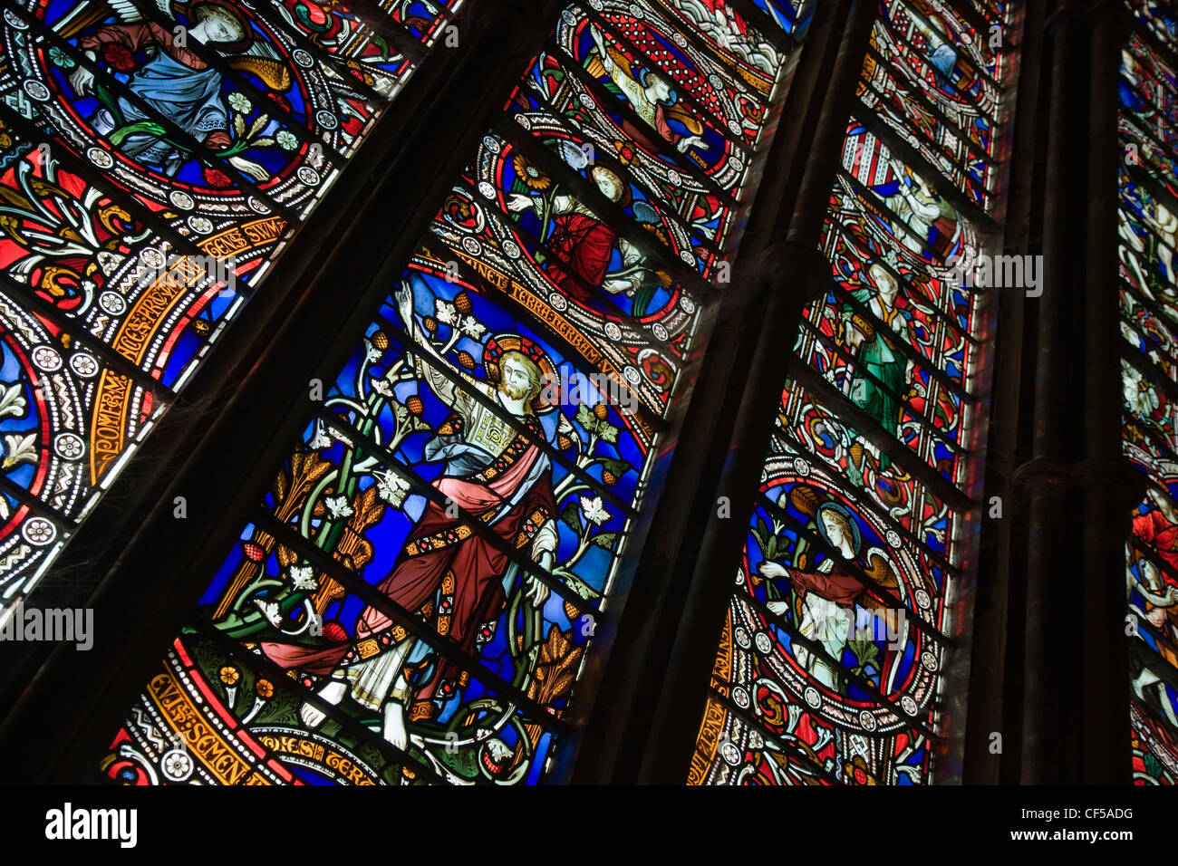 Worcester cathedral window hi-res stock photography and images - Alamy