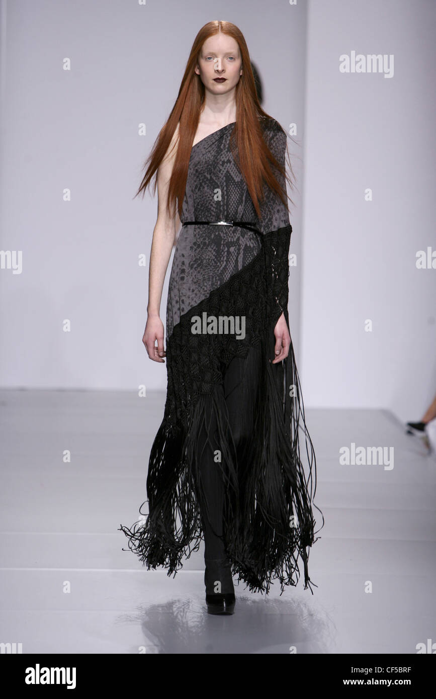 Jaeger London London Ready to Wear Autumn Winter Grey snakeskin print ...