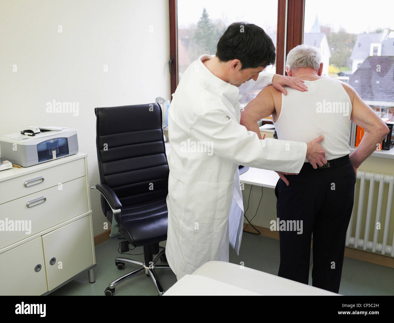 Germany, Hamburg, Doctor examining patient in clinic Stock Photo - Alamy