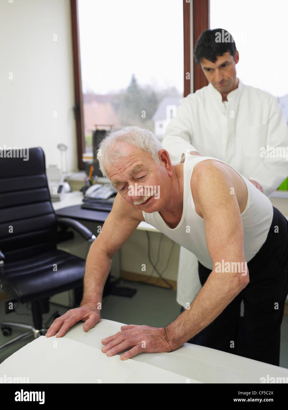 Germany, Hamburg, Doctor examining patient in clinic Stock Photo - Alamy