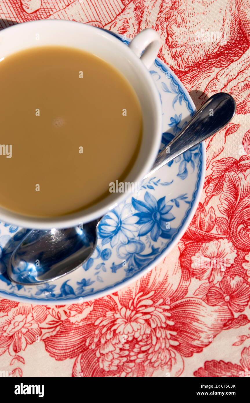 Cream floral hi-res stock photography and images - Alamy