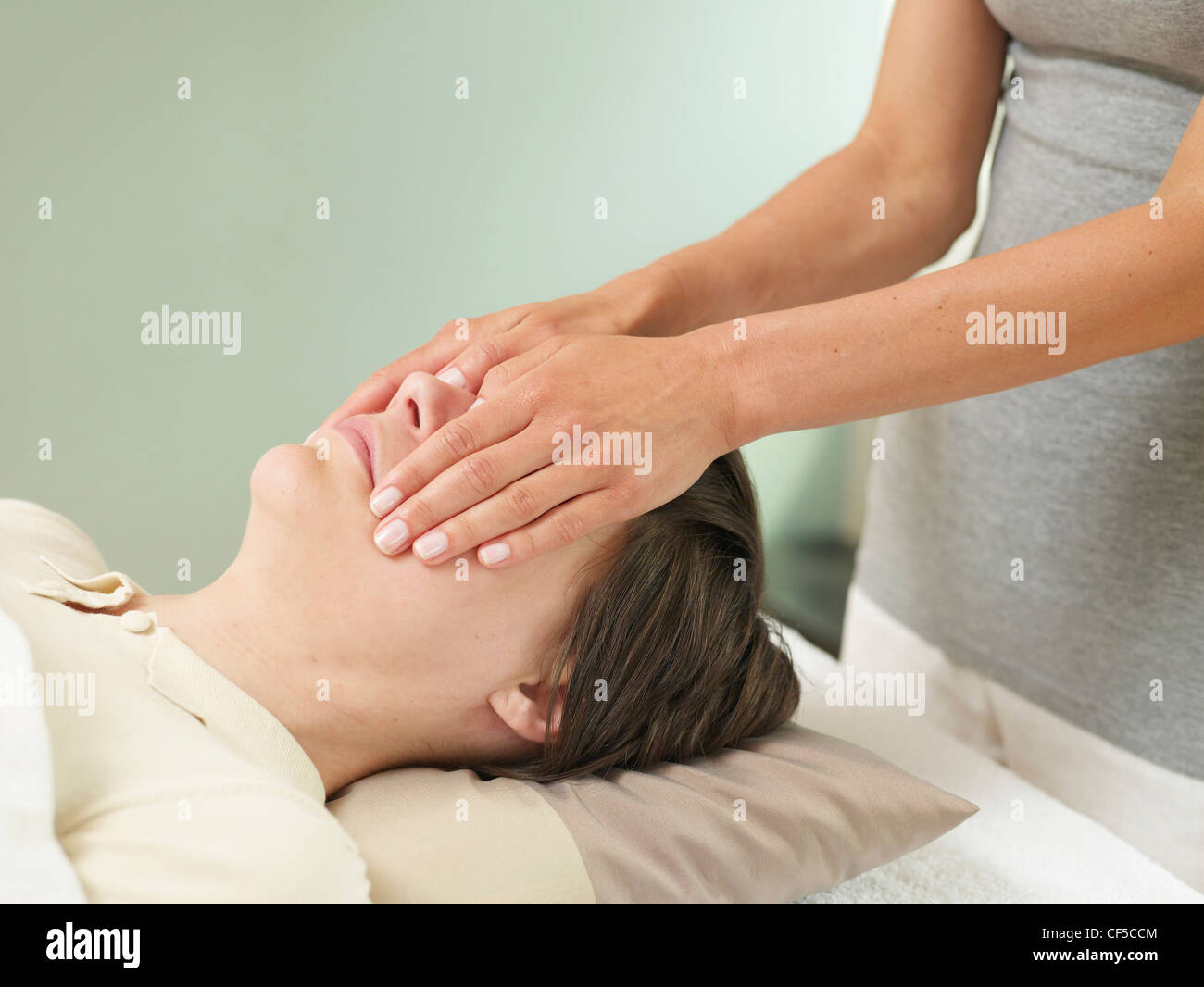 On receiving blanket hi-res stock photography and images - Alamy