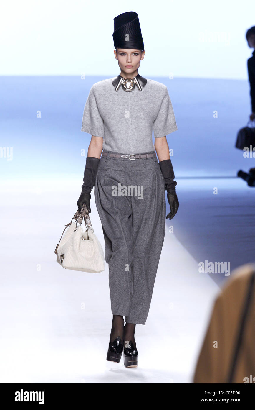 Female high jumper hi-res stock photography and images - Alamy