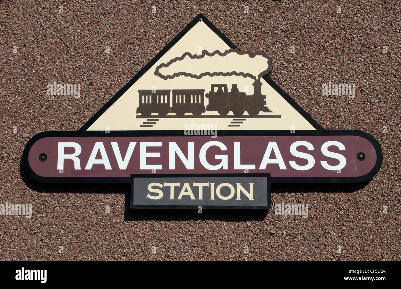 Train station sign hi-res stock photography and images - Alamy