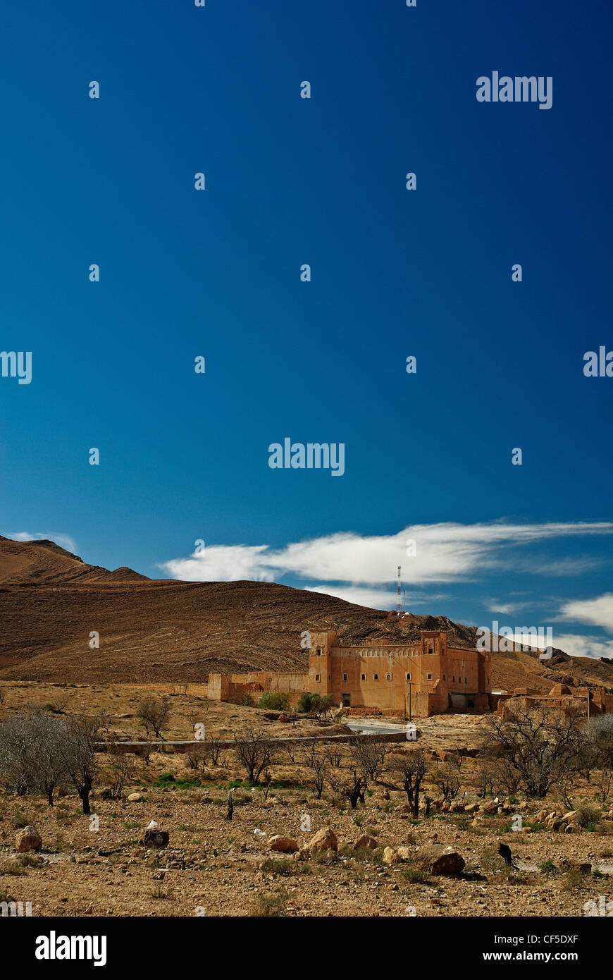 Desert arabian house hi-res stock photography and images - Alamy