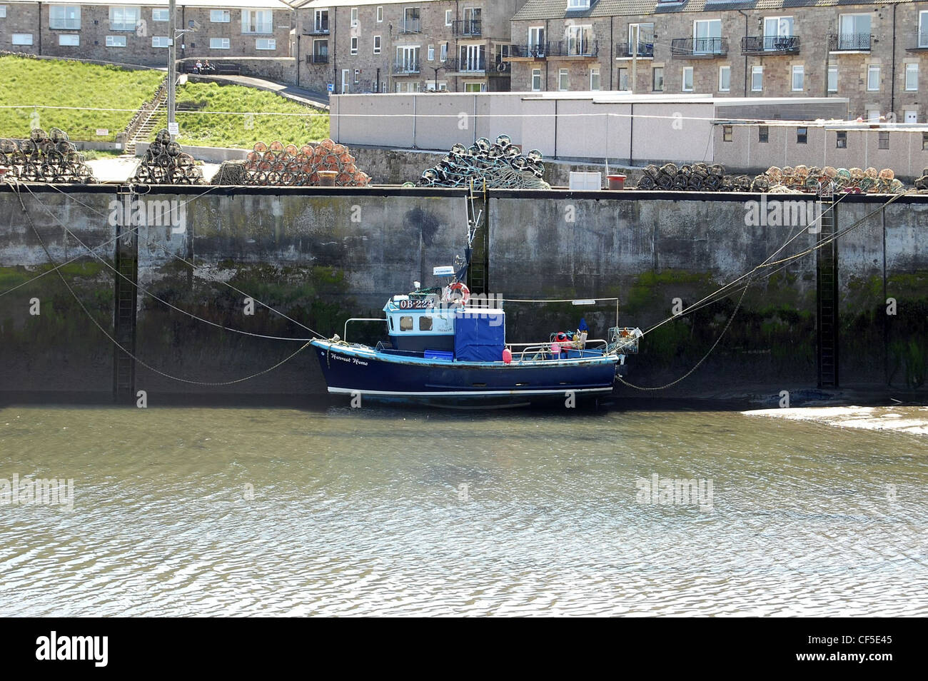 Mooring the boat to the seabed hi-res stock photography and images - Alamy