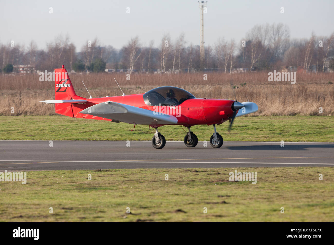 Zenair CH 601HD G-ZAIR taxiing along runway at Sandtoft Airfield Stock ...