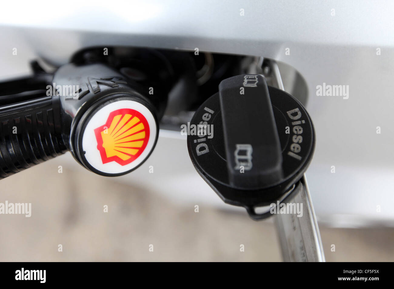 Shell petrol hi-res stock photography and images - Alamy