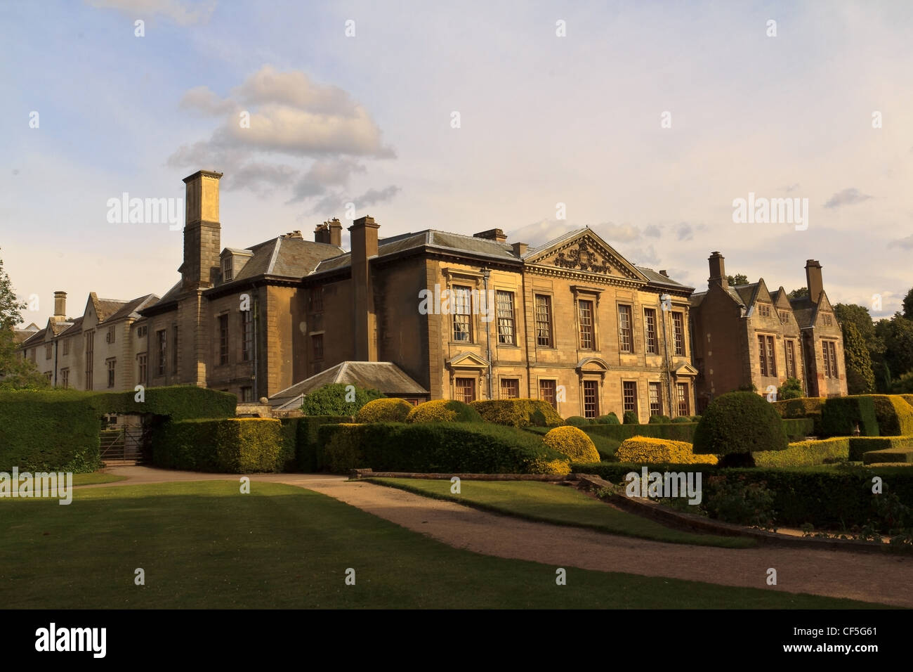 An old building in Coombe Abbey Country Park Stock Photo - Alamy