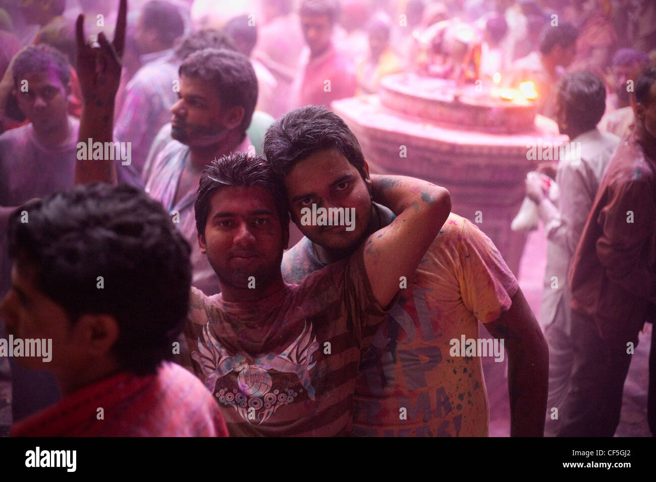 People celebrating Holi festival in Mathura, India Stock Photo - Alamy