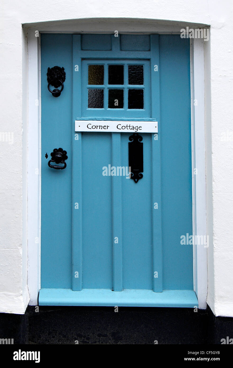 Blue door traditional cottage bosham hi-res stock photography and ...