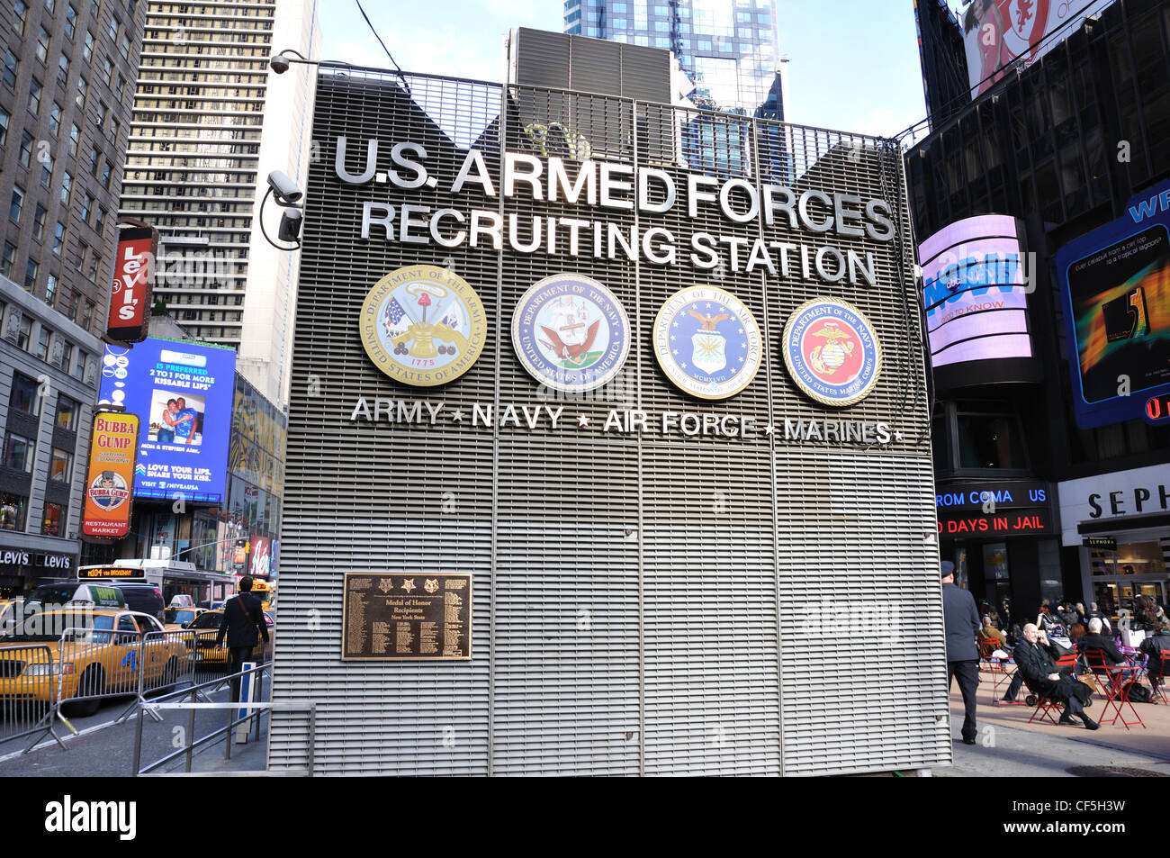 US Armed Forces recruitment station, Times Square, Manhattan, New York ...