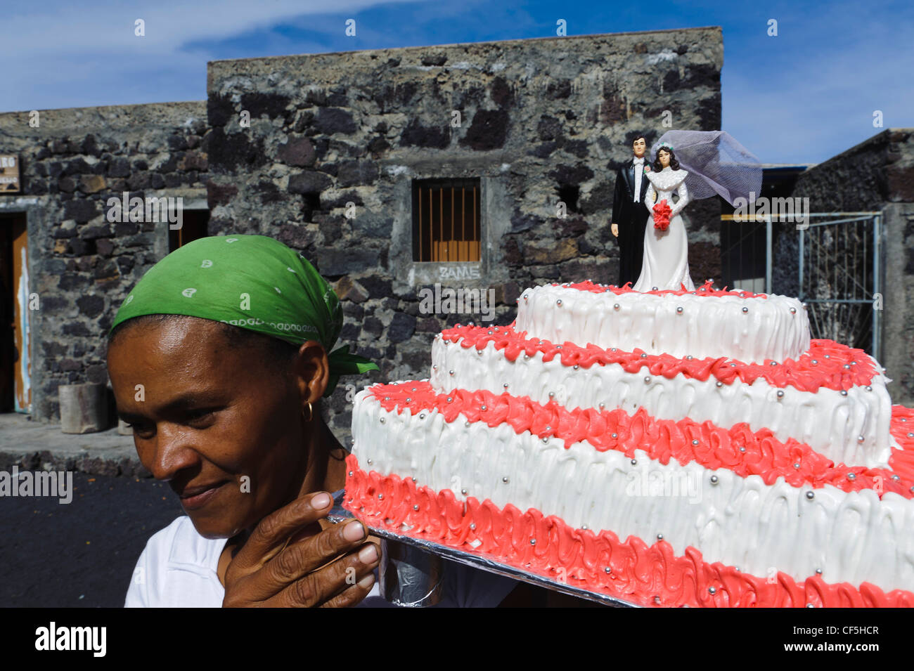 Cake cape hi-res stock photography and images - Alamy