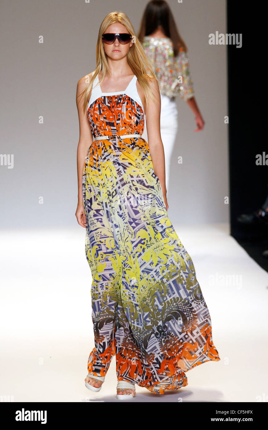 Matthew Williamson New York Ready to Wear Spring Summer Model wearing a ...